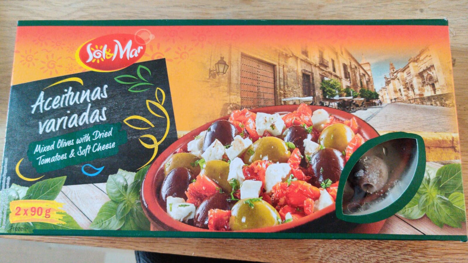 Vretecool – Mix van olijven met zongedroogde tomaten en zachte kaas van ...