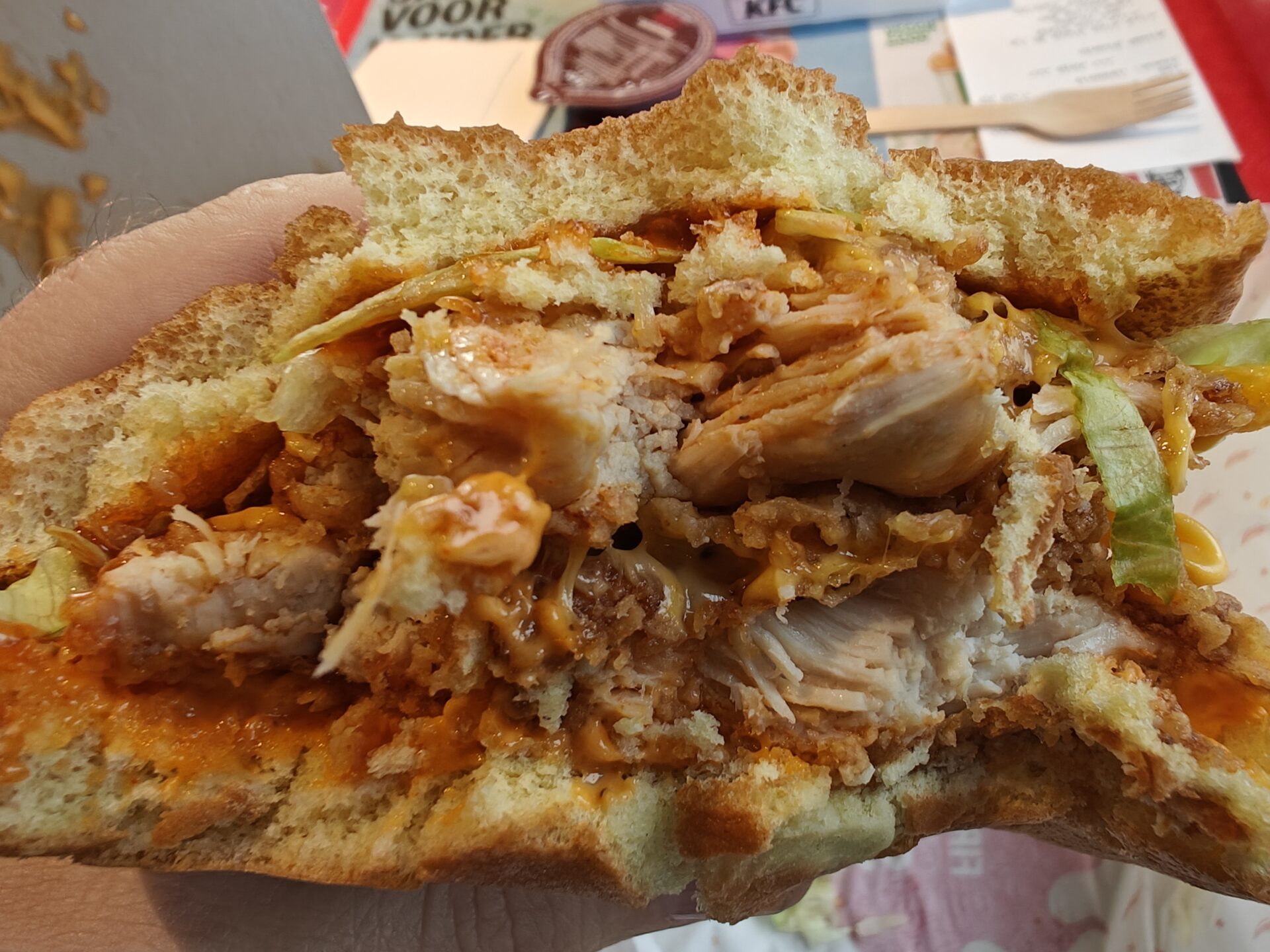 Vretecool: KFC Fire Zinger Stacker burger en Kentucky Loaded Fries ...